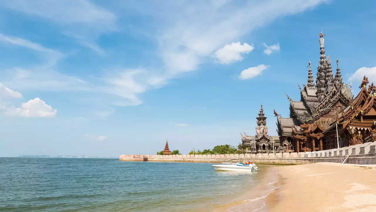 Thajsko zakáže kouření na svých nejoblíbenějších plážích