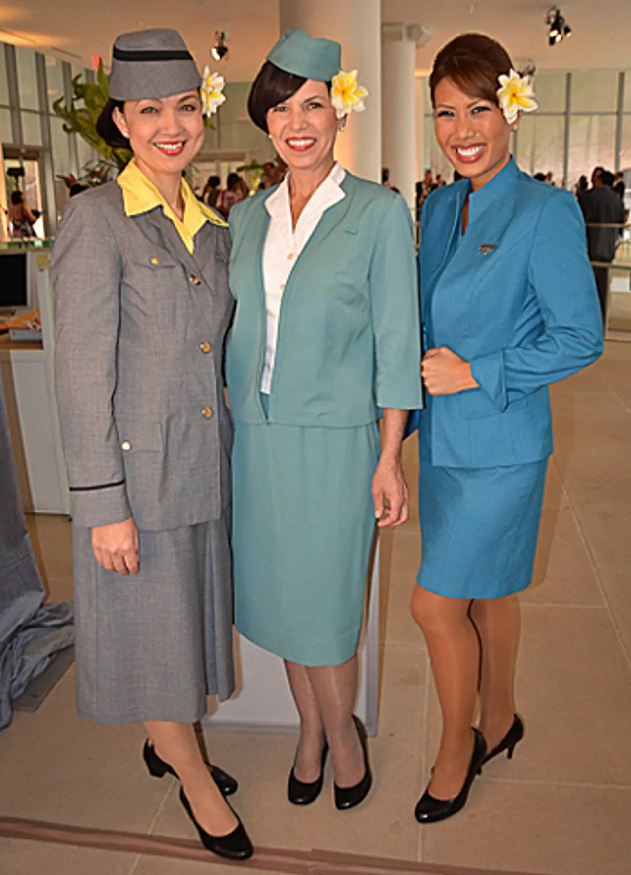 Poliester estanpatuetatik Pool Bluera: Hawaiian Airlines' Uniforms Through History